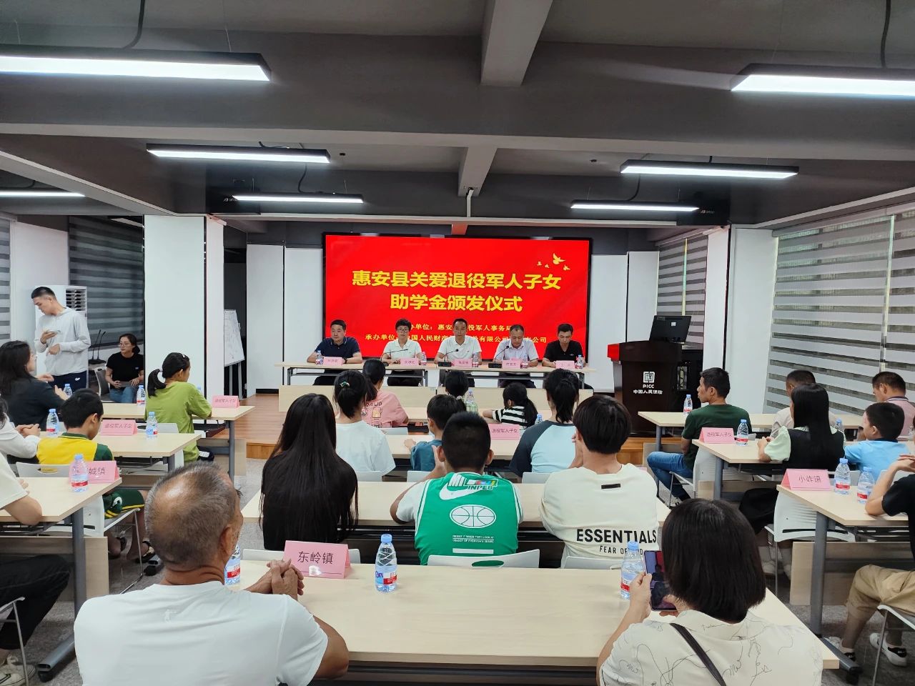 基层动态︱惠安县开展关爱退役军人子女助学专项活动 - 市退役军人局 - 东南网泉州频道